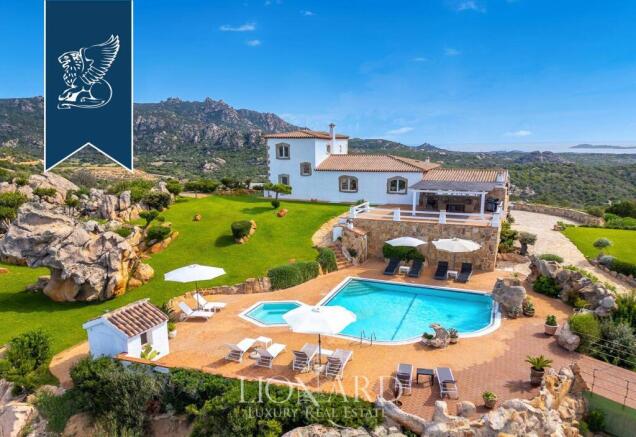 8 bedroom villa for sale in Sardinia, Olbia-tempio, Arzachena, Italy