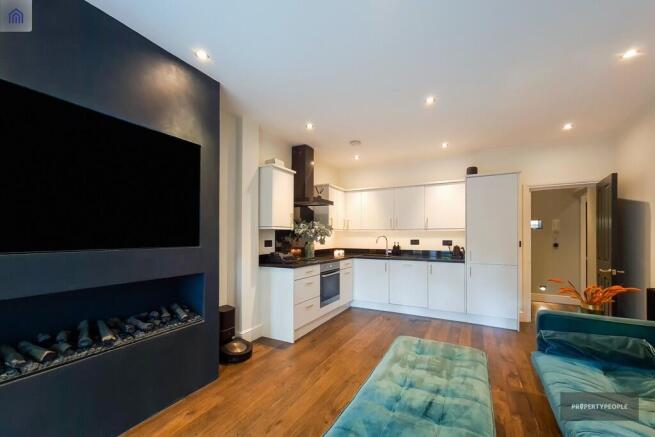 2 bedroom ground floor maisonette for rent in Home Park Road, London, SW19