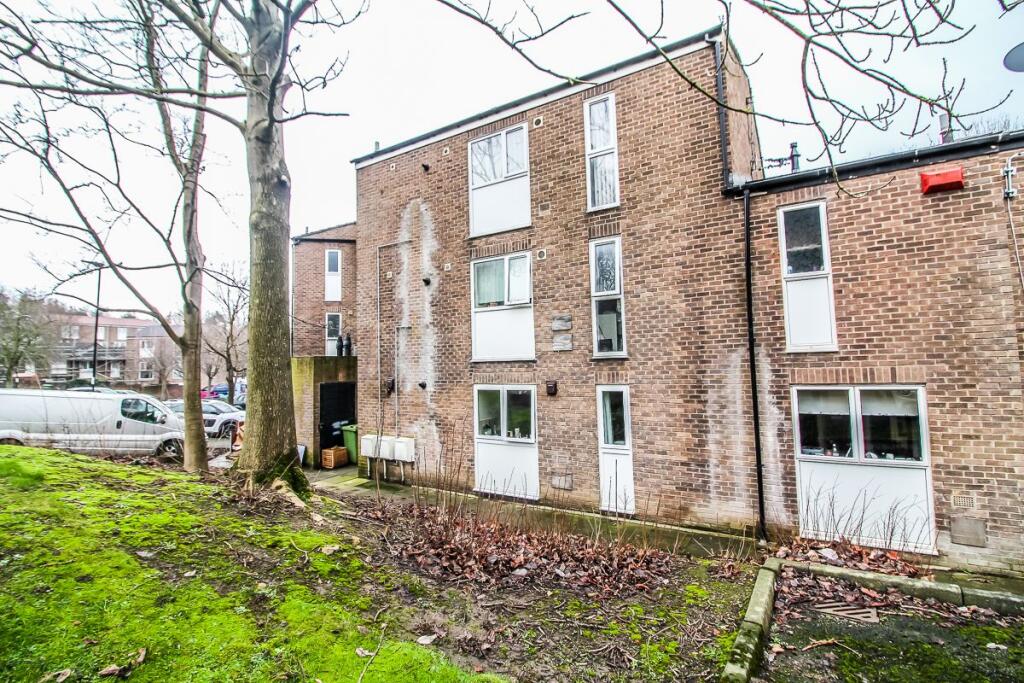 2 bedroom flat for sale in Bamburgh Close, Oxclose, Washington, NE38