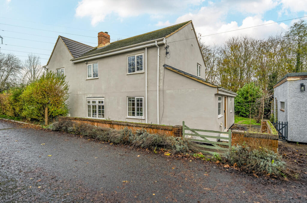 5 bedroom detached house for sale in Hyde Road, Upper Stratton, Swindon ...