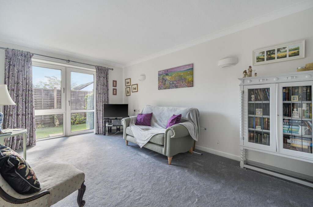 1 bedroom apartment for sale in Wey Hill, Haslemere, Surrey, GU27