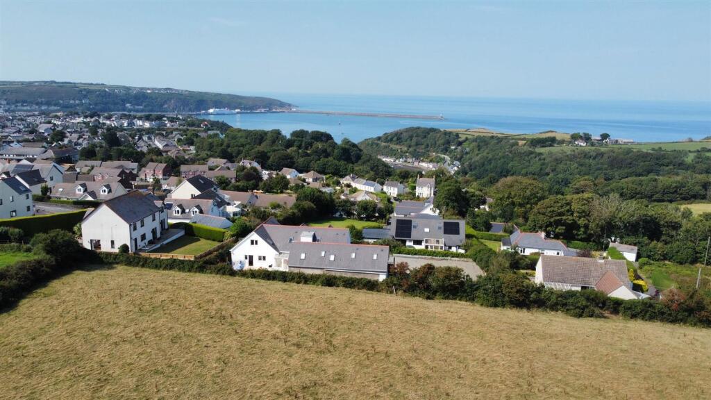 4 bedroom detached bungalow for sale in High View, Plasyfron, Fishguard ...