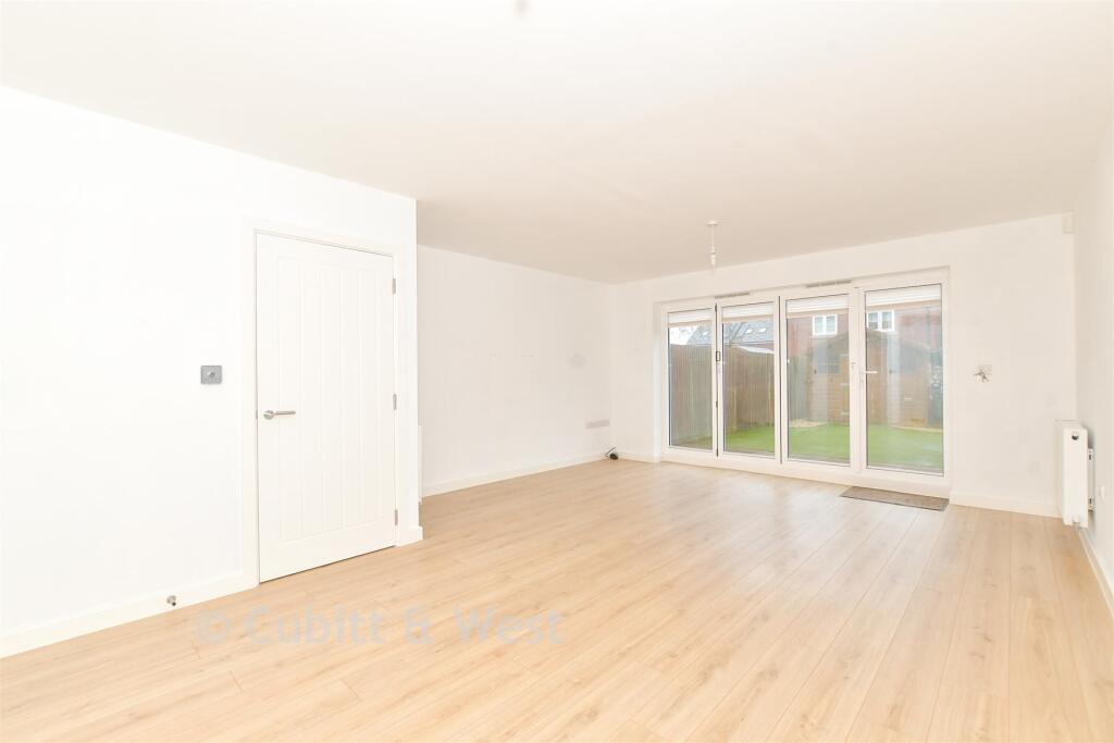 3 bedroom town house for sale in Quiet Waters Close, Angmering, West ...