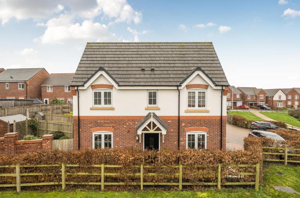 3 bedroom end of terrace house for sale in 13 Hendrick Crescent ...