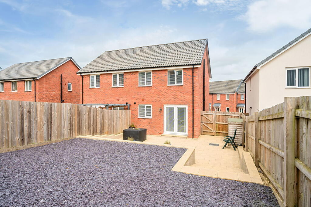 3 bedroom semi-detached house for sale in Drake Avenue, Ivybridge, PL21