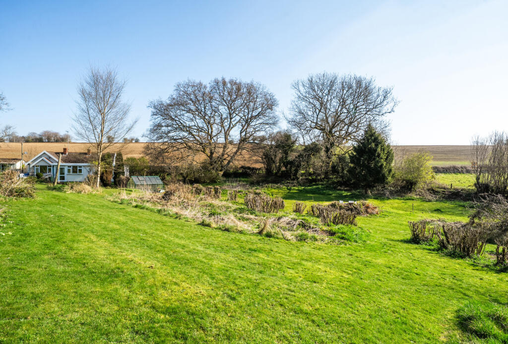 4 bedroom bungalow for sale in Whiteway, Stroud, Gloucestershire, GL6