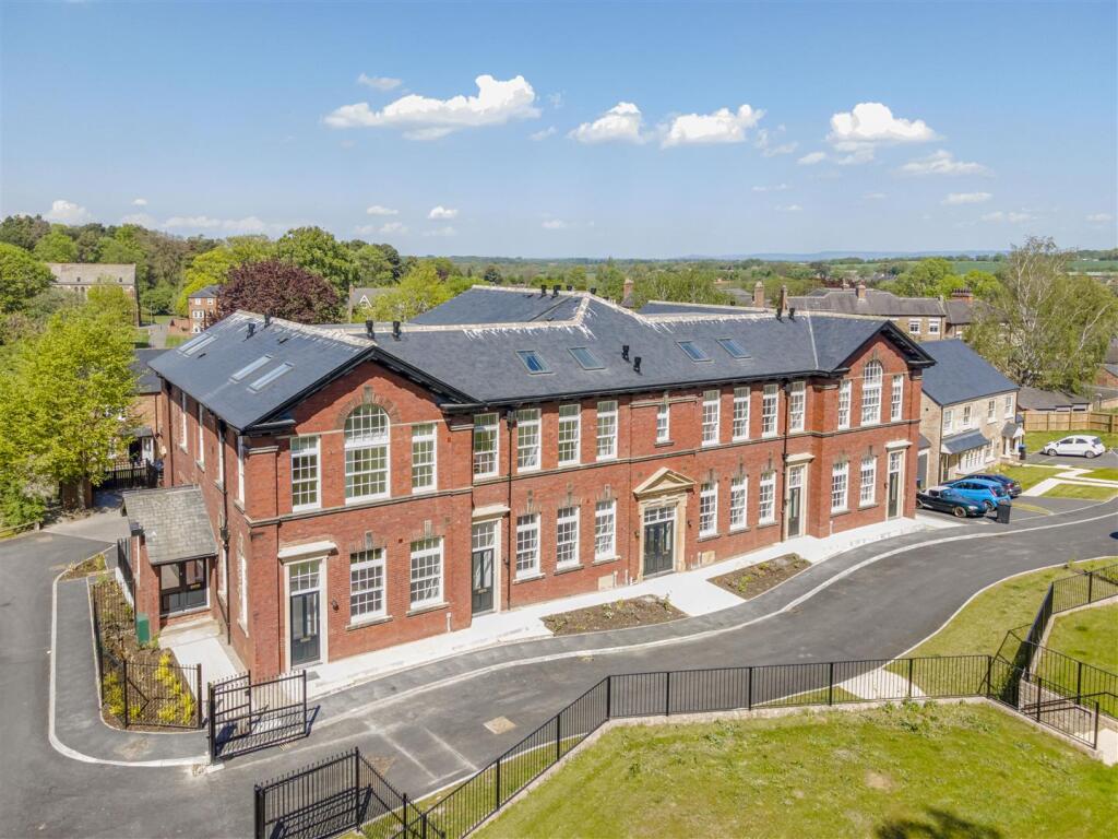 3 bedroom town house for sale in College Road, Ripon, HG4