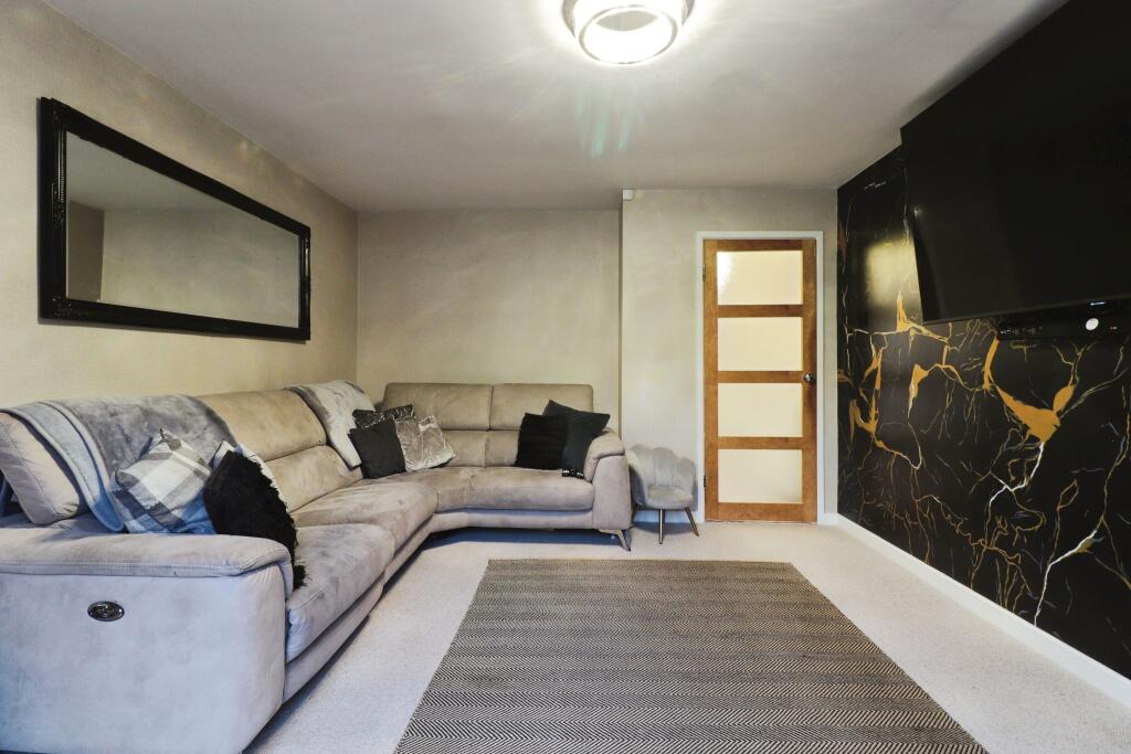 3 bedroom end of terrace house for sale in Leighton Road, Sheffield, S14