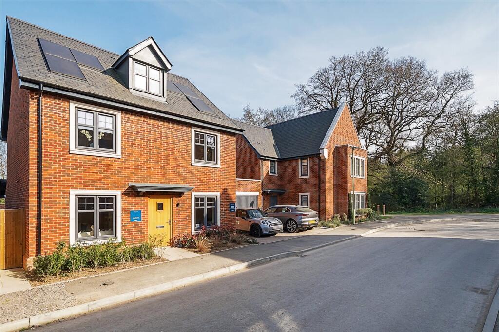 4 bedroom detached house for sale in Brookwood Road, Petersfield ...