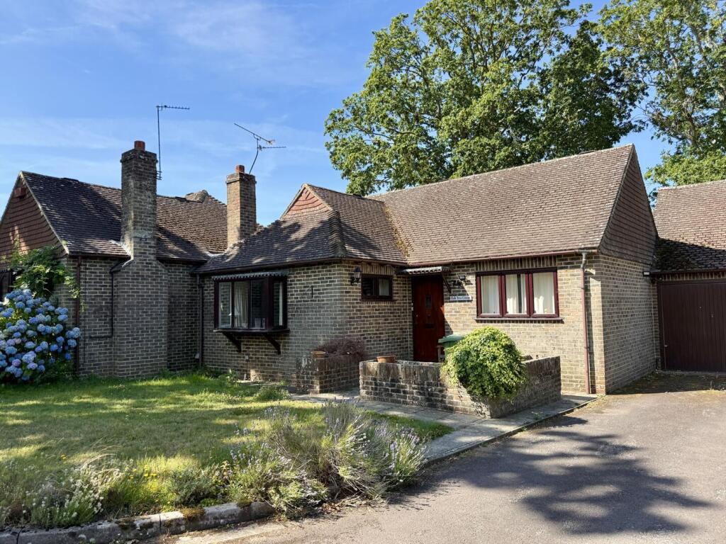 2 bedroom bungalow for sale in Hindle Close, West Chiltington, West ...