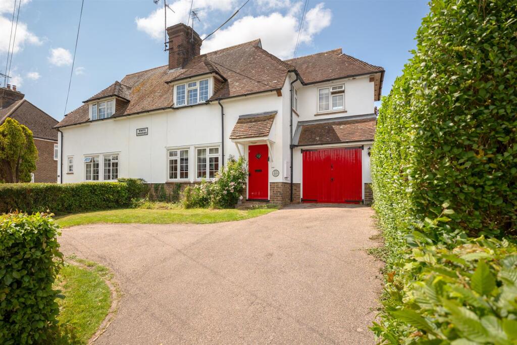 3 bedroom semi-detached house for sale in Henfield Road, Horsham, RH13