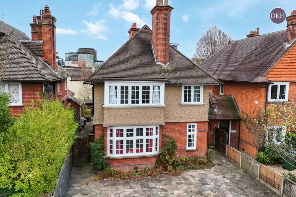 6 bedroom detached house for sale in Alexandra Road, Nascot Wood, WD17