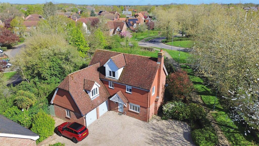 6 bedroom detached house for sale in Great Notley Avenue, Great Notley ...