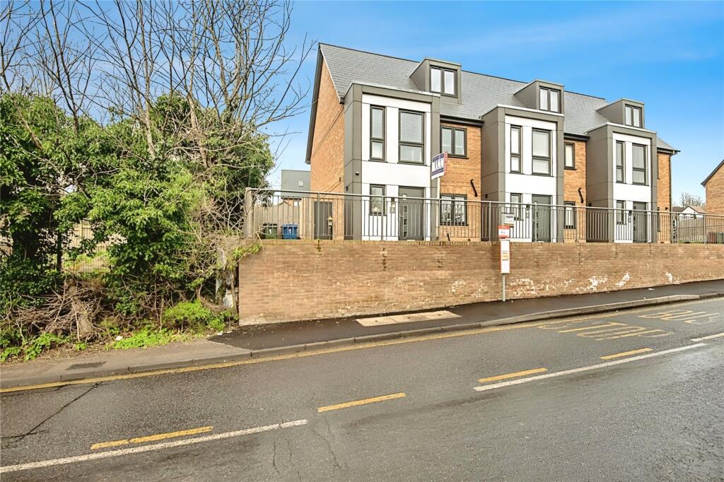 3 bedroom end of terrace house for sale in Minster Road, Minster on Sea ...