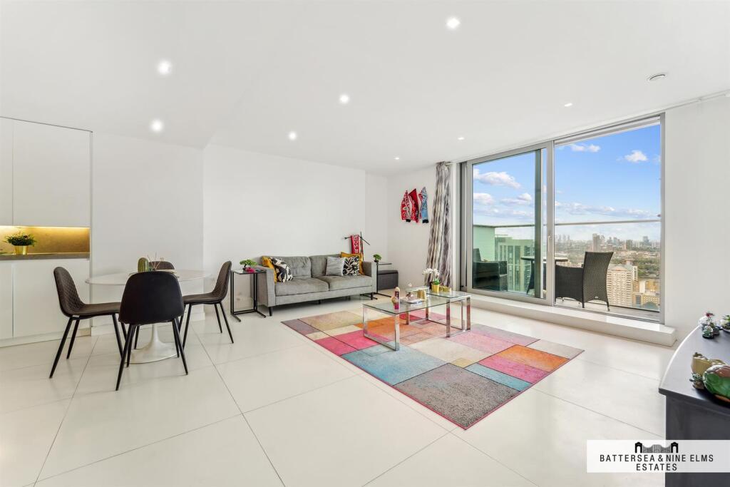 1 bedroom apartment for sale in Pan Peninsula Square, London, E14