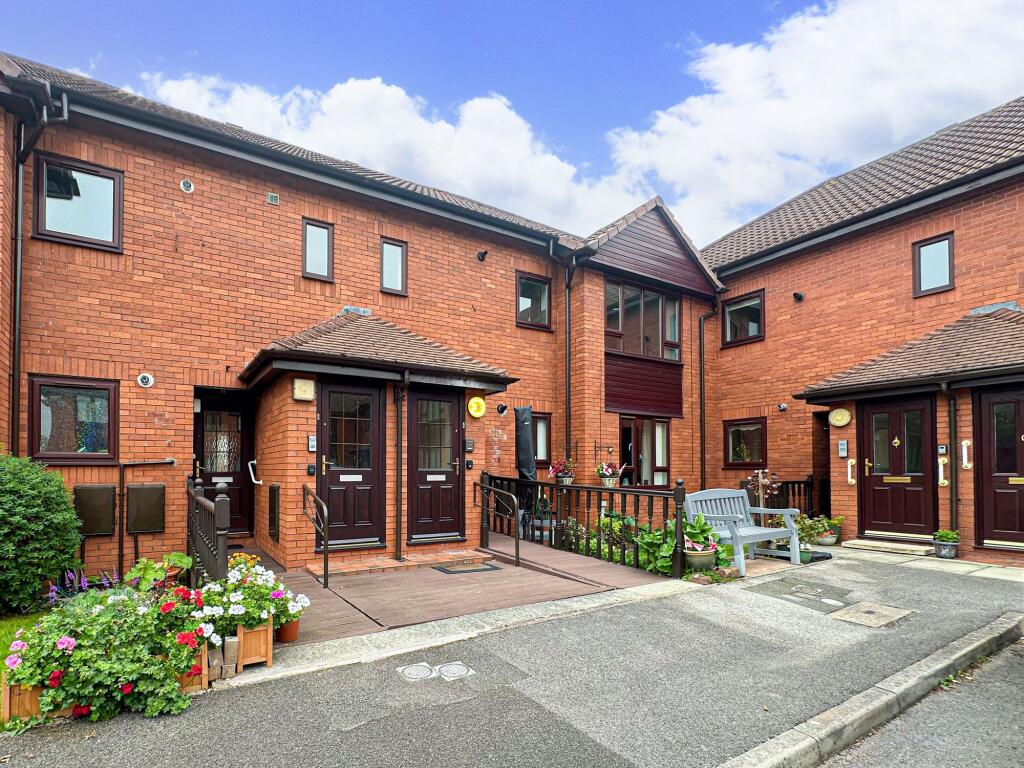 2 bedroom flat for sale in Thingwall Road, Wirral, CH61