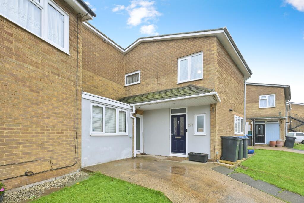 5 bedroom detached house for sale in Little Brays, HARLOW, CM18
