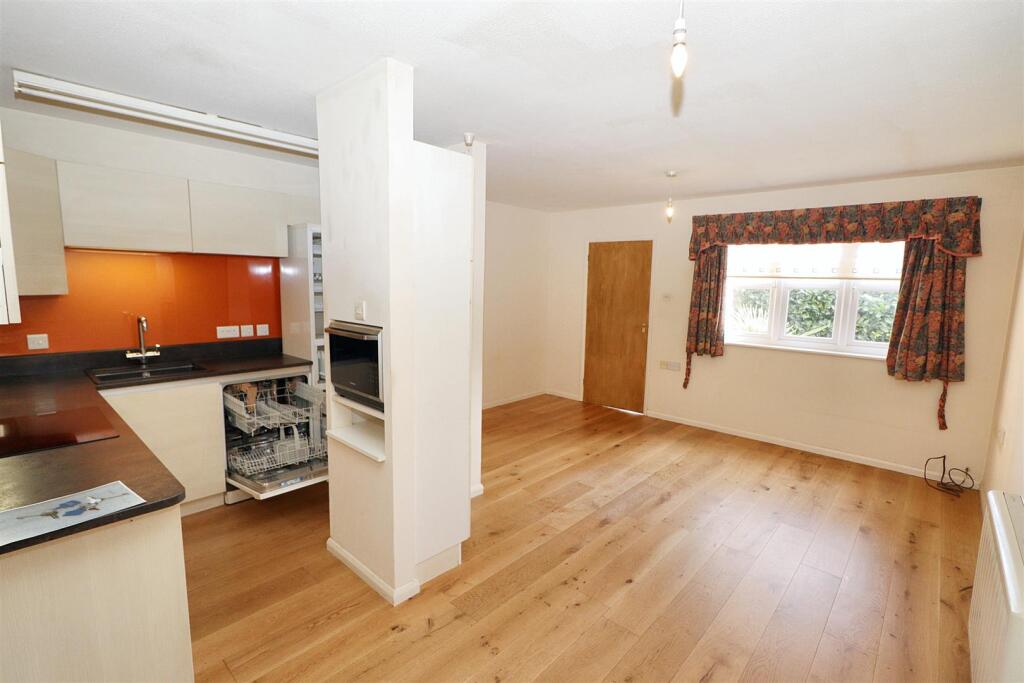 1 bedroom apartment for sale in Church Walk, Bushey, WD23