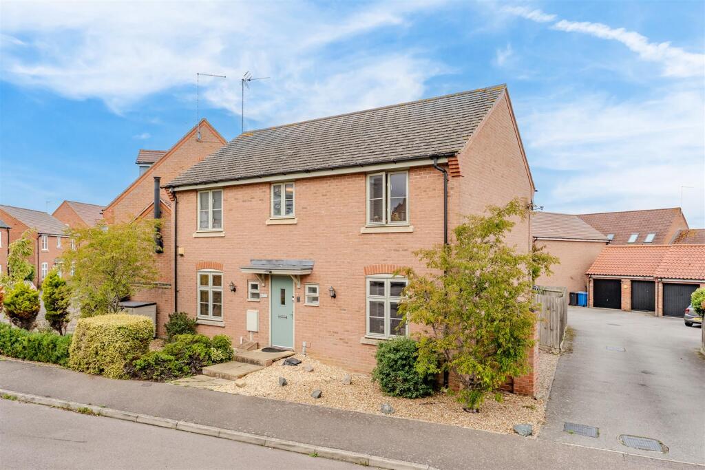4 bedroom detached house for sale in Rose Hill Way, Mawsley, NN14