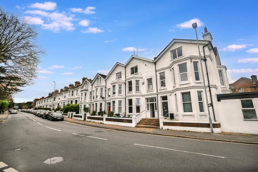 1 bedroom flat for sale in The Goffs, Eastbourne, BN21