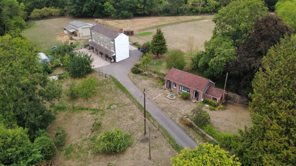 6 bedroom detached house for sale in Bullo Cross, Bullo Pill, Newnham, GL14