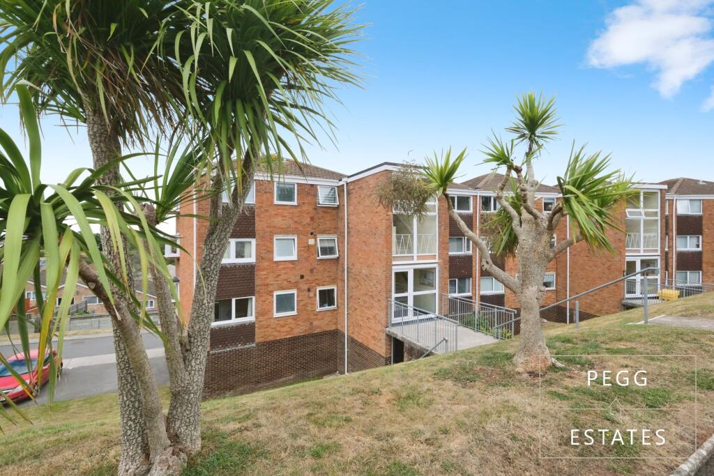 2 bedroom flat for sale in Langstone Close, Torquay, TQ1