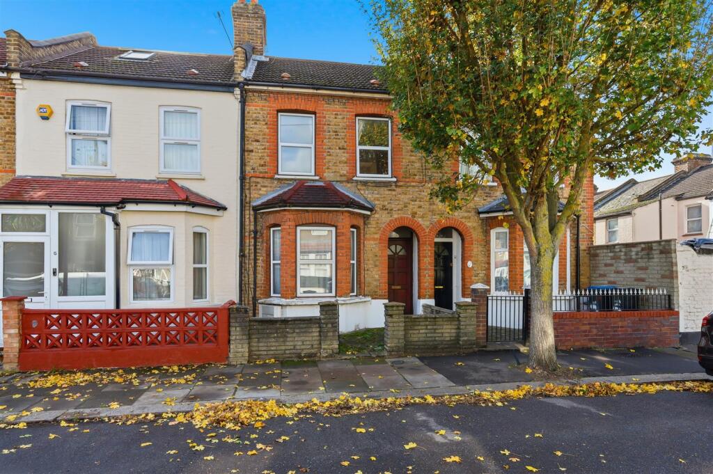 2 bedroom house for sale in Bath Road, Edmonton, London, N9