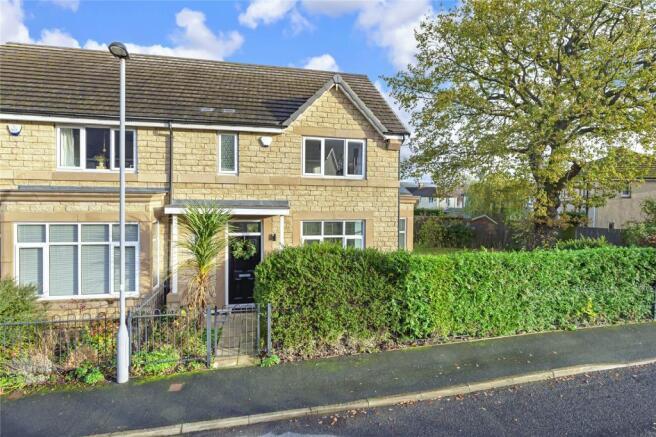 3 bedroom semi-detached house for sale in Fieldway, Ilkley, LS29
