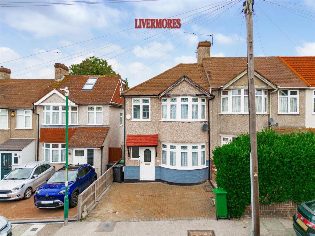 3 bedroom end of terrace house for sale in Dene Road, Dartford, DA1