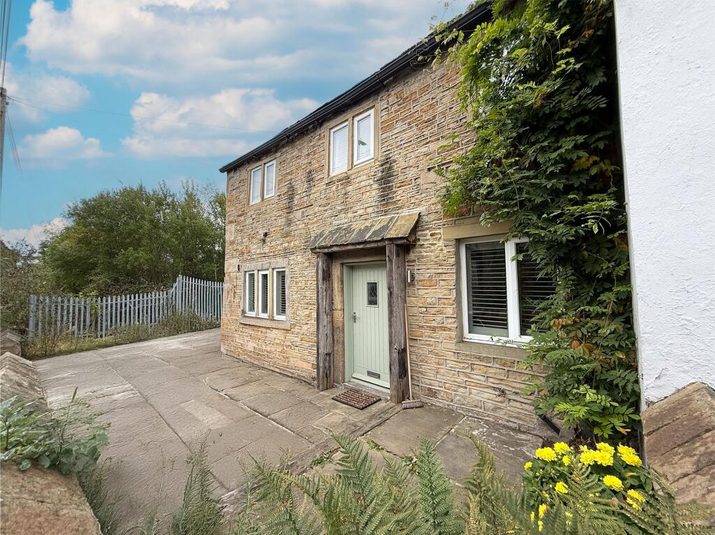 2 bedroom terraced house for sale in Shop Lane, Huddersfield, HD5