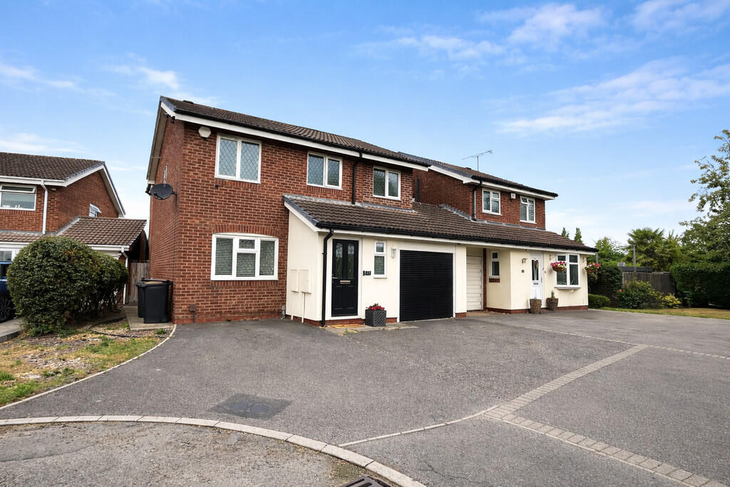 5 bedroom detached house for sale in Arlington Way, Nuneaton , CV11