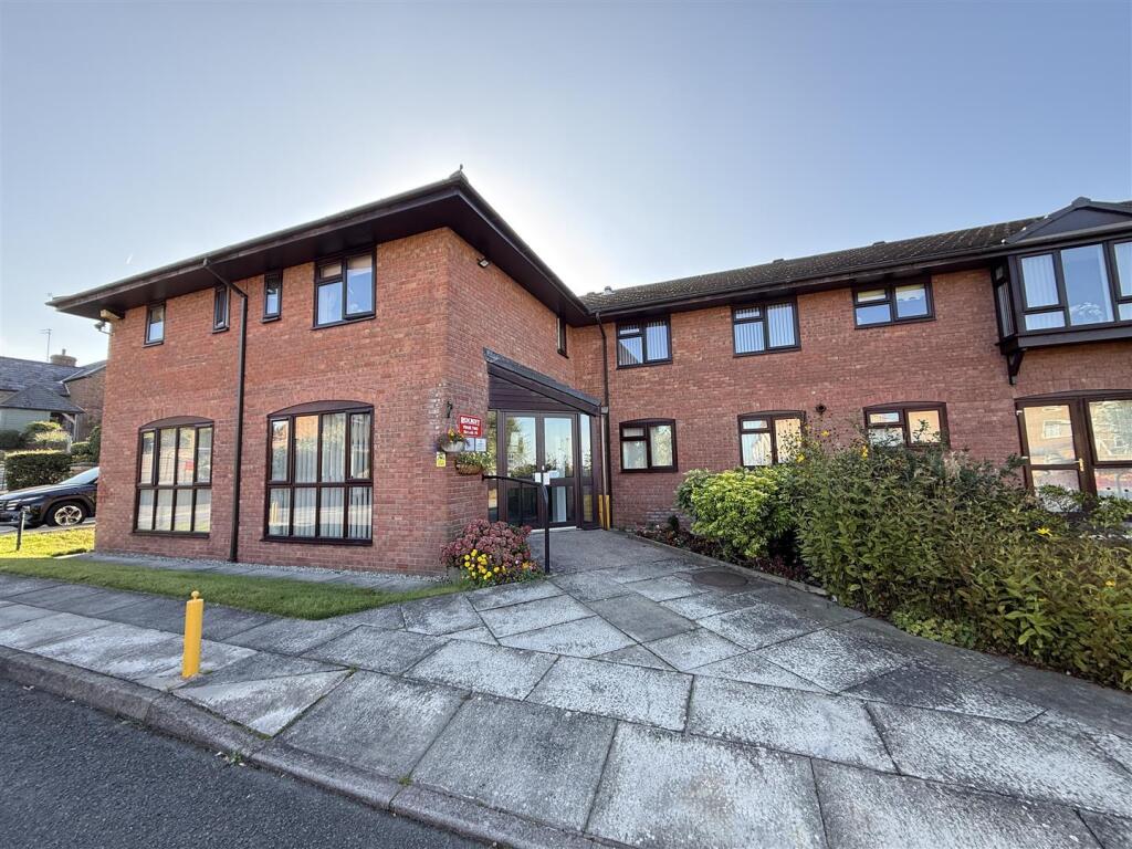2 bedroom retirement property for sale in Redcroft, Well Lane, Greasby ...