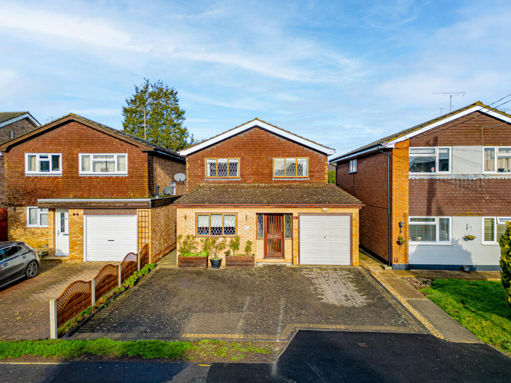 4 bedroom detached house for sale in Alexandra Road, Rochford, SS4