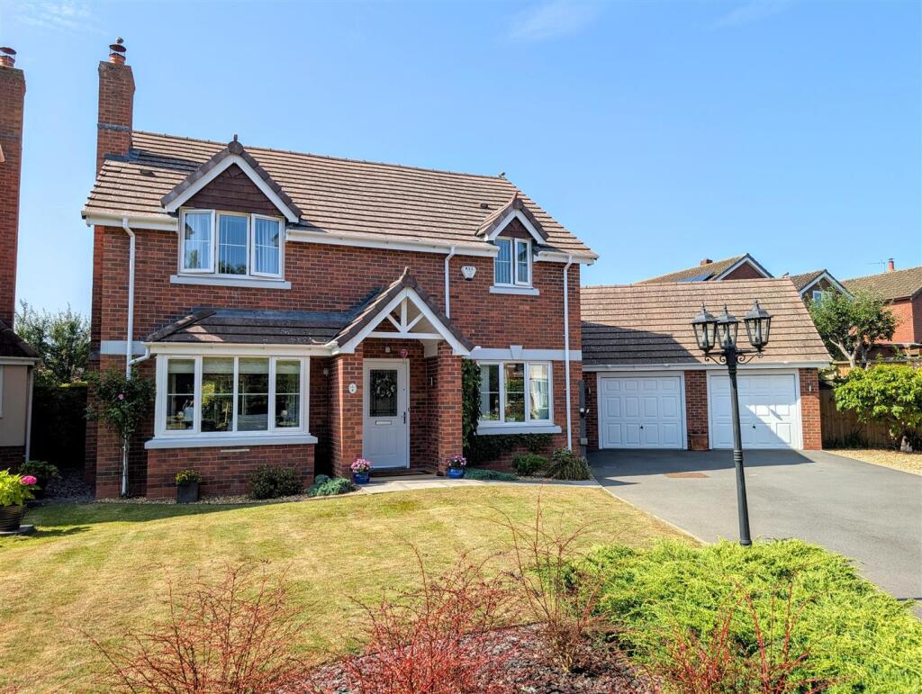 4 bedroom detached house for sale in 4 Pool Meadow Close, Bomere Heath ...