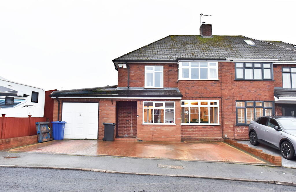 3 bedroom semi-detached house for sale in WALL HEATH VILLAGE, Lynwood ...
