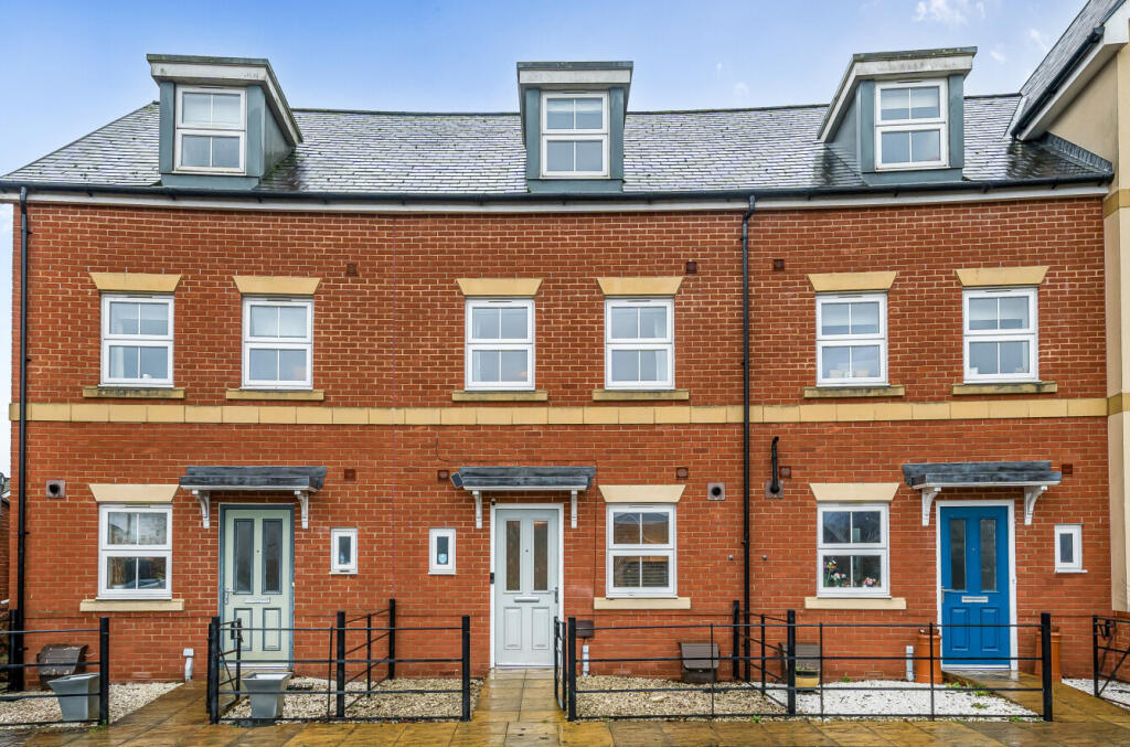 3 bedroom terraced house for sale in George Raymond Road, Eastleigh ...
