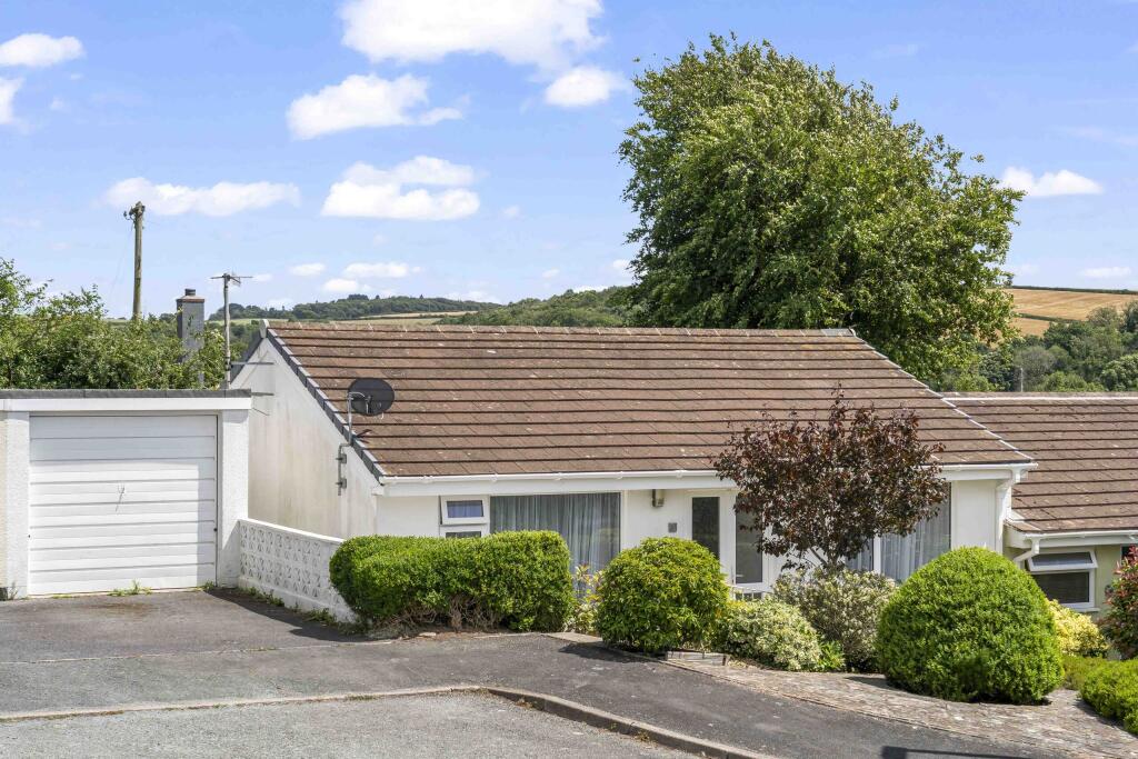 2 bedroom bungalow for sale in Coombe Meadows, Chillington, Devon, TQ7