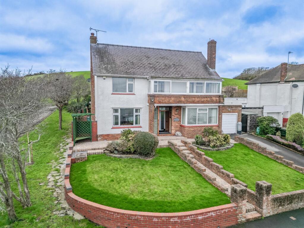 4 bedroom detached house for sale in Maes-Y-Coed, Barry, CF62