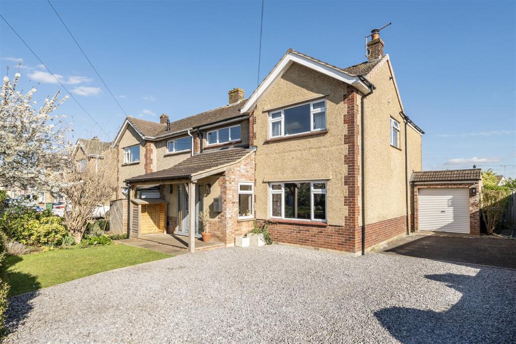 4 bedroom semi-detached house for sale in Esmead, Chippenham, SN15