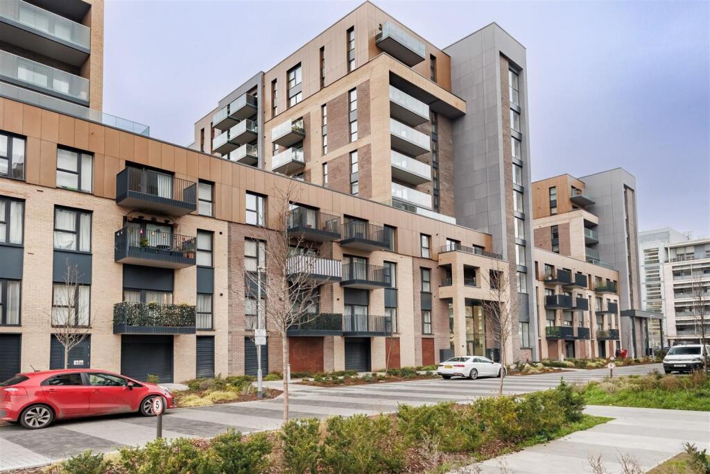 2 bedroom flat for sale in Godfrey House, Edinburgh Gate, Harlow, CM20