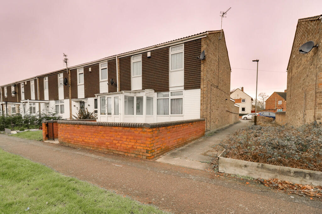 3 bedroom semi-detached house for rent in Goodwood Road, Leicester, LE5