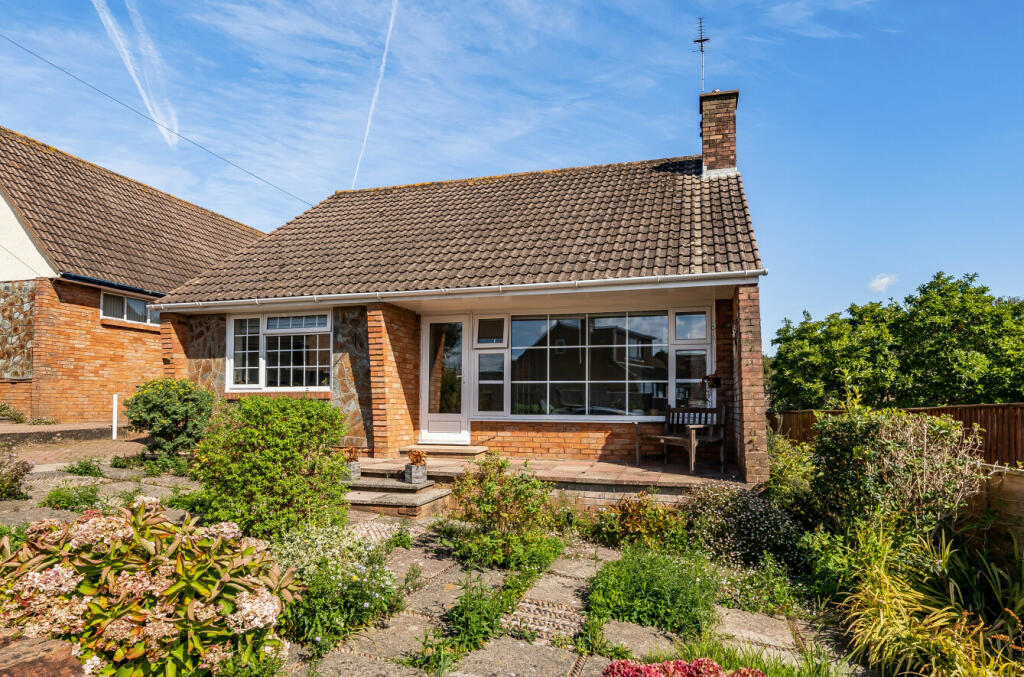 2 bedroom bungalow for sale in Bapton Close, Exmouth, Devon, EX8