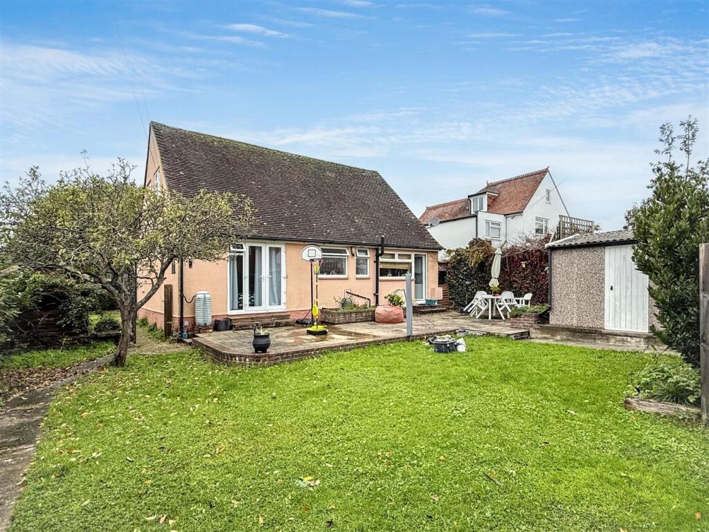 4 bedroom detached house for sale in Elm Grove, Eastbourne, BN22