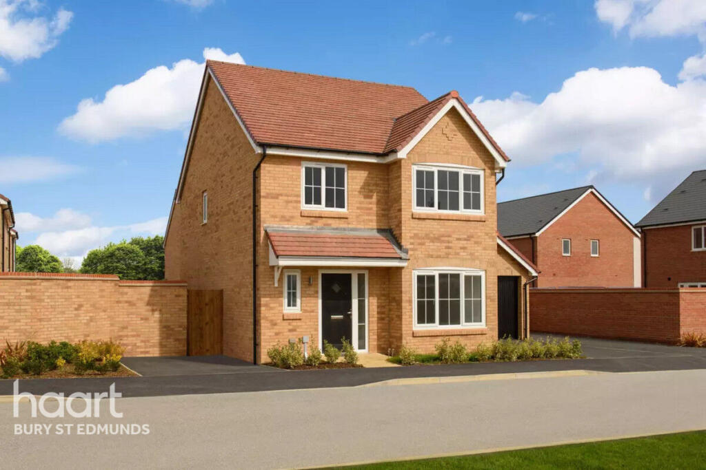 4 bedroom detached house for sale in Bronze Fields, Bury St Edmunds, IP32
