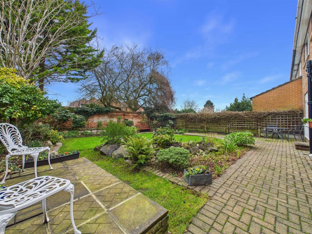 3 bedroom semi-detached house for sale in Manor Road, Swanland, HU14