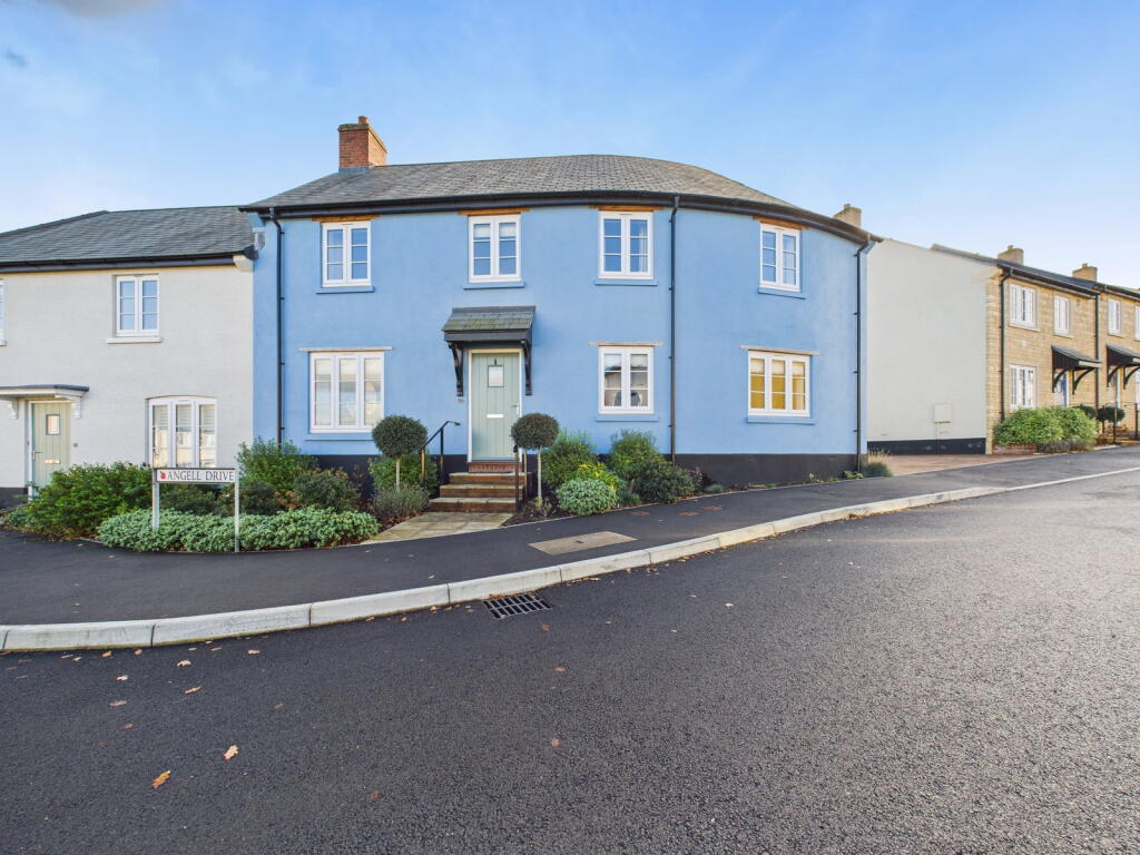3 bedroom end of terrace house for sale in Angel Drive, Calne ...