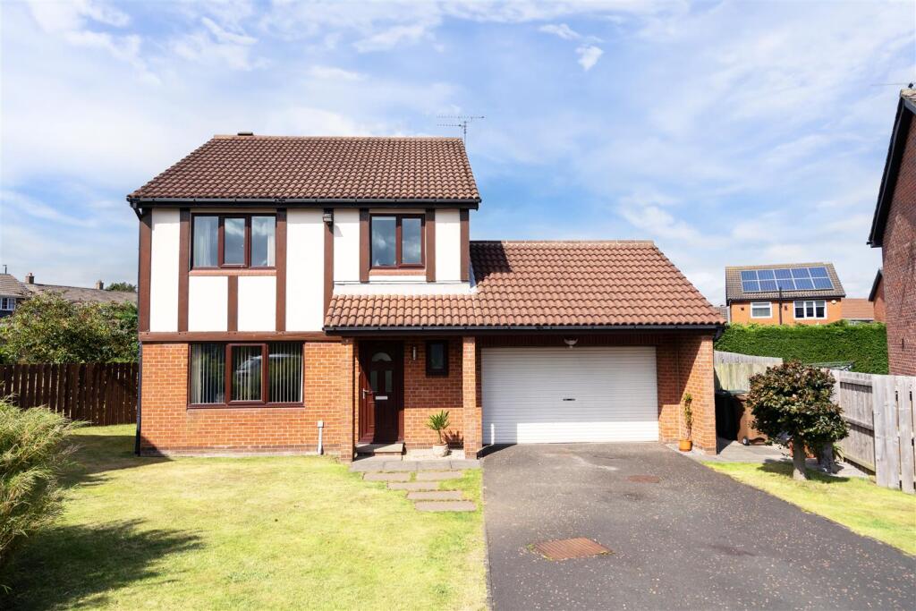 4 bedroom detached house for sale in Abbots Way, North Shields, NE29