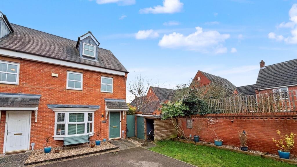 4 bedroom end of terrace house for sale in Celandine Close, Bure Park ...