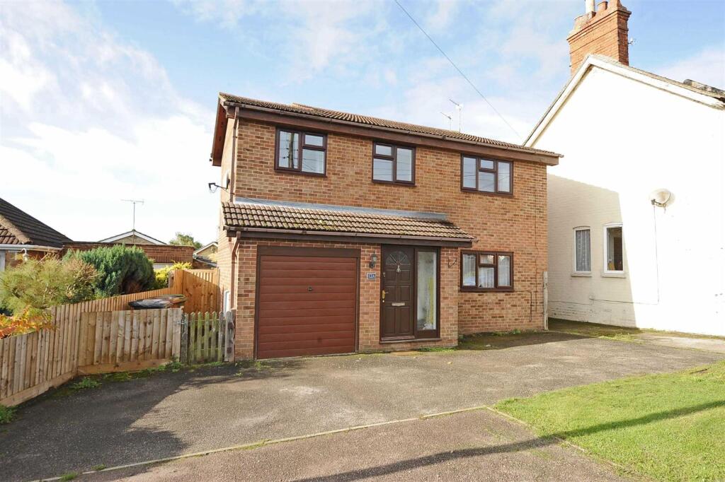 3 bedroom detached house for sale in Hookhams Path, Wollaston, NN29