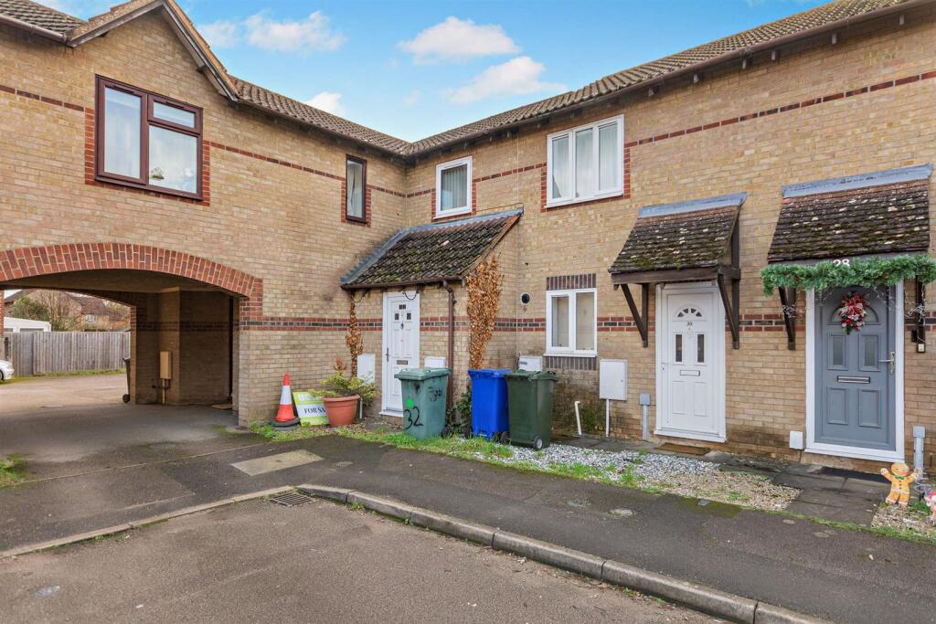3 bedroom terraced house for sale in Cypress Gardens, Bicester, OX26